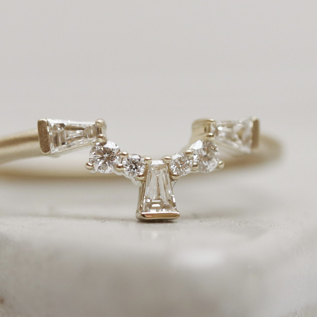 Diamond Pillar Contour Ring – Manna