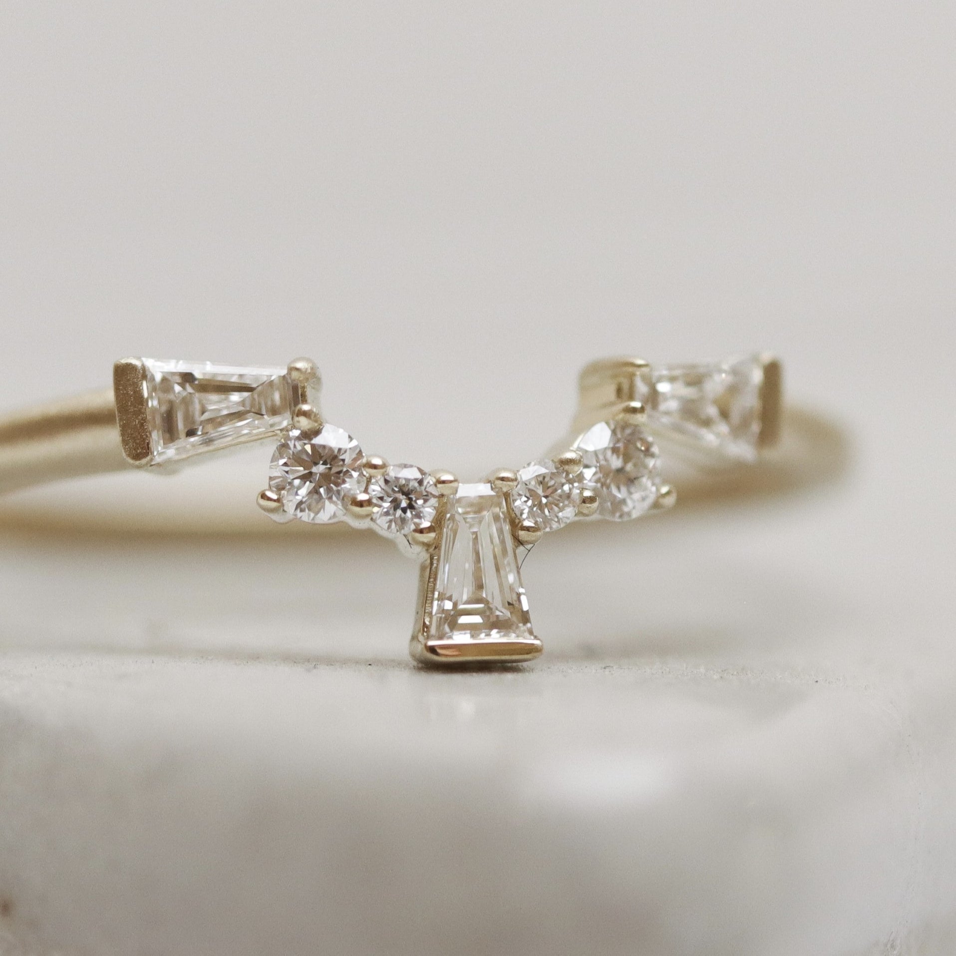 Diamond Pillar Contour Ring – Manna