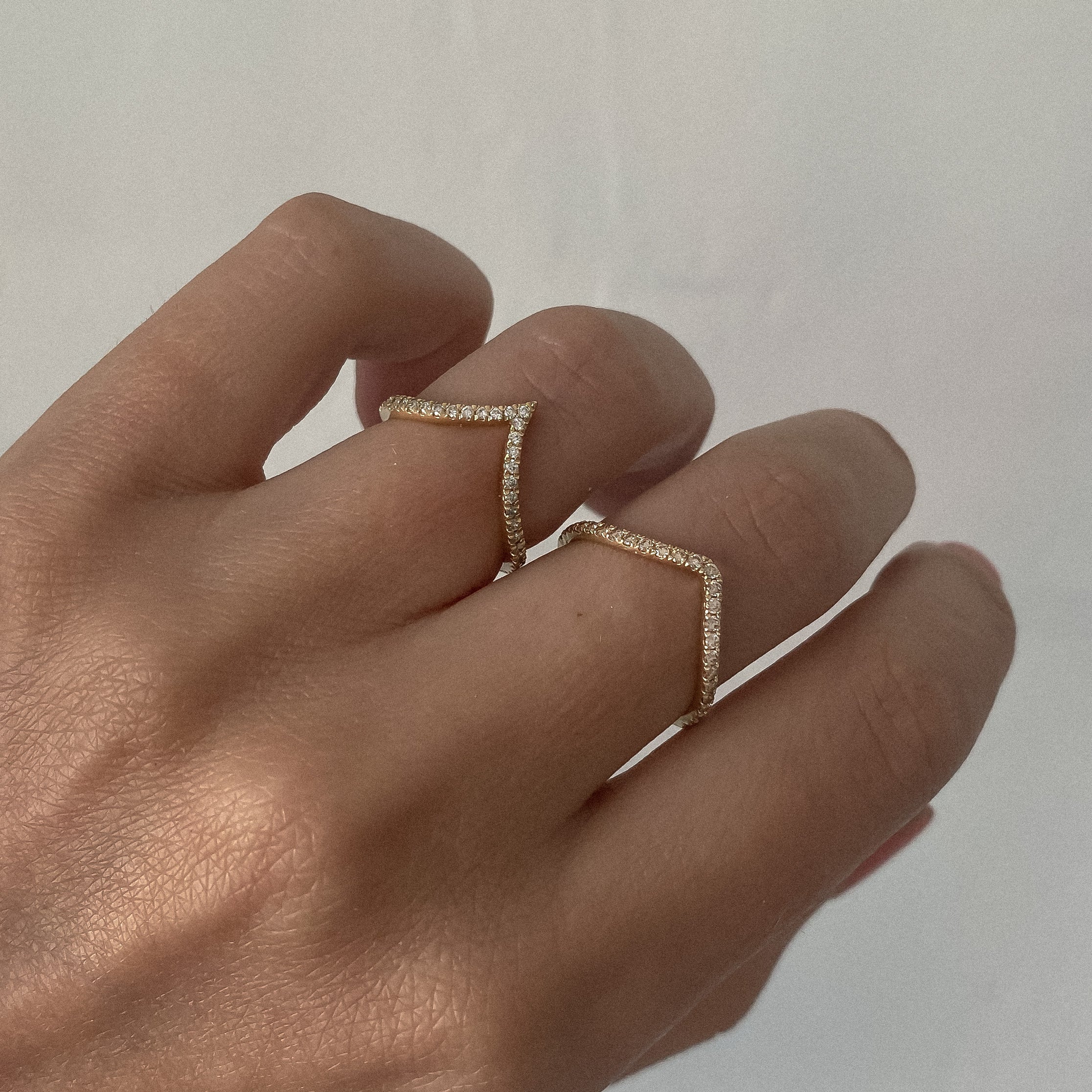 Diamond Slope Contour Ring – Manna