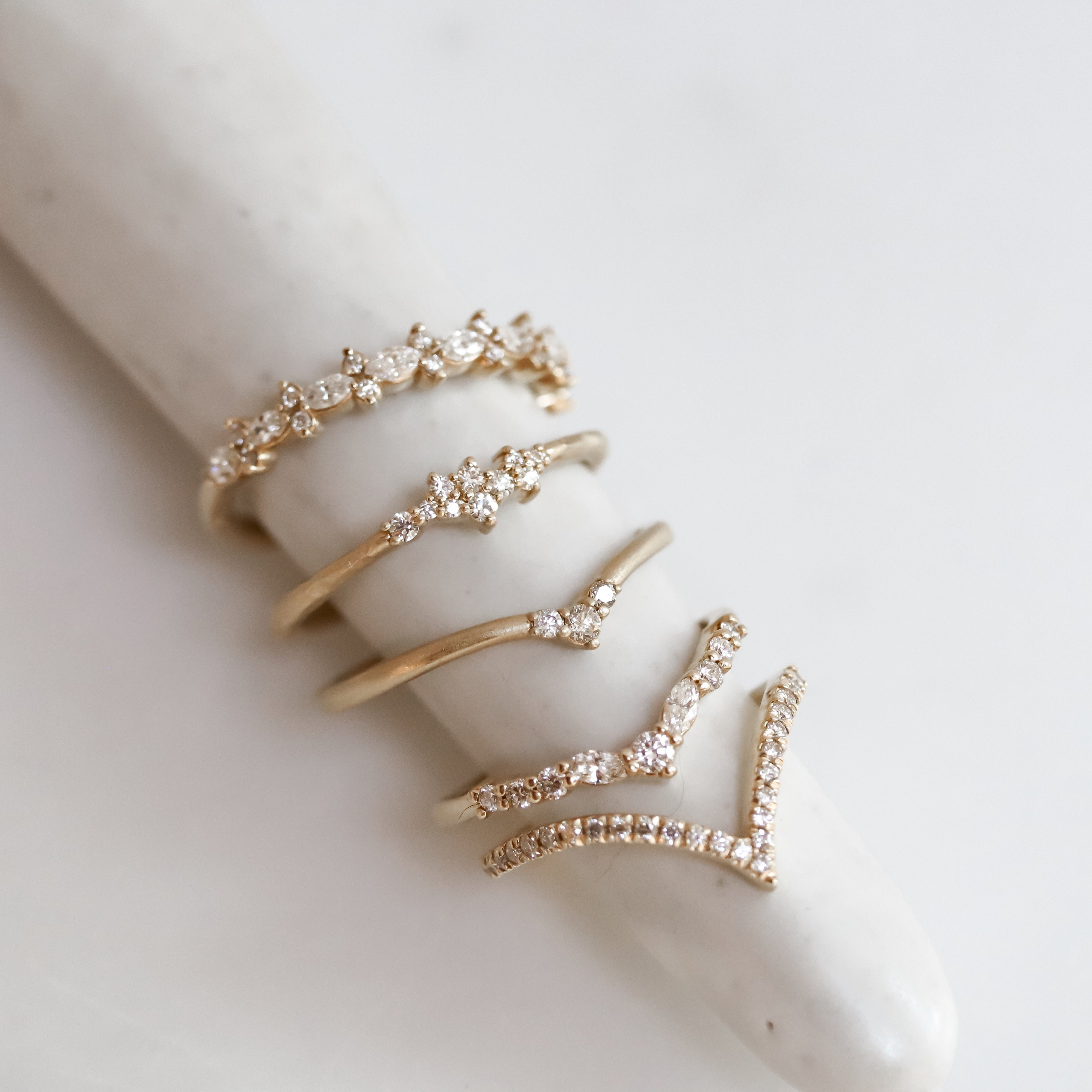 Diamond V Contour Ring – Manna