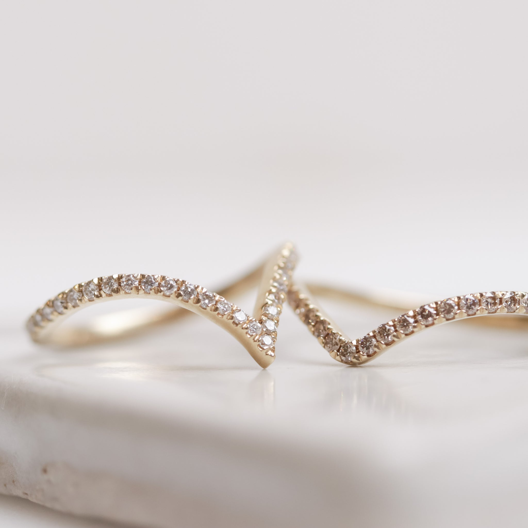 Diamond Slope Contour Ring – Manna