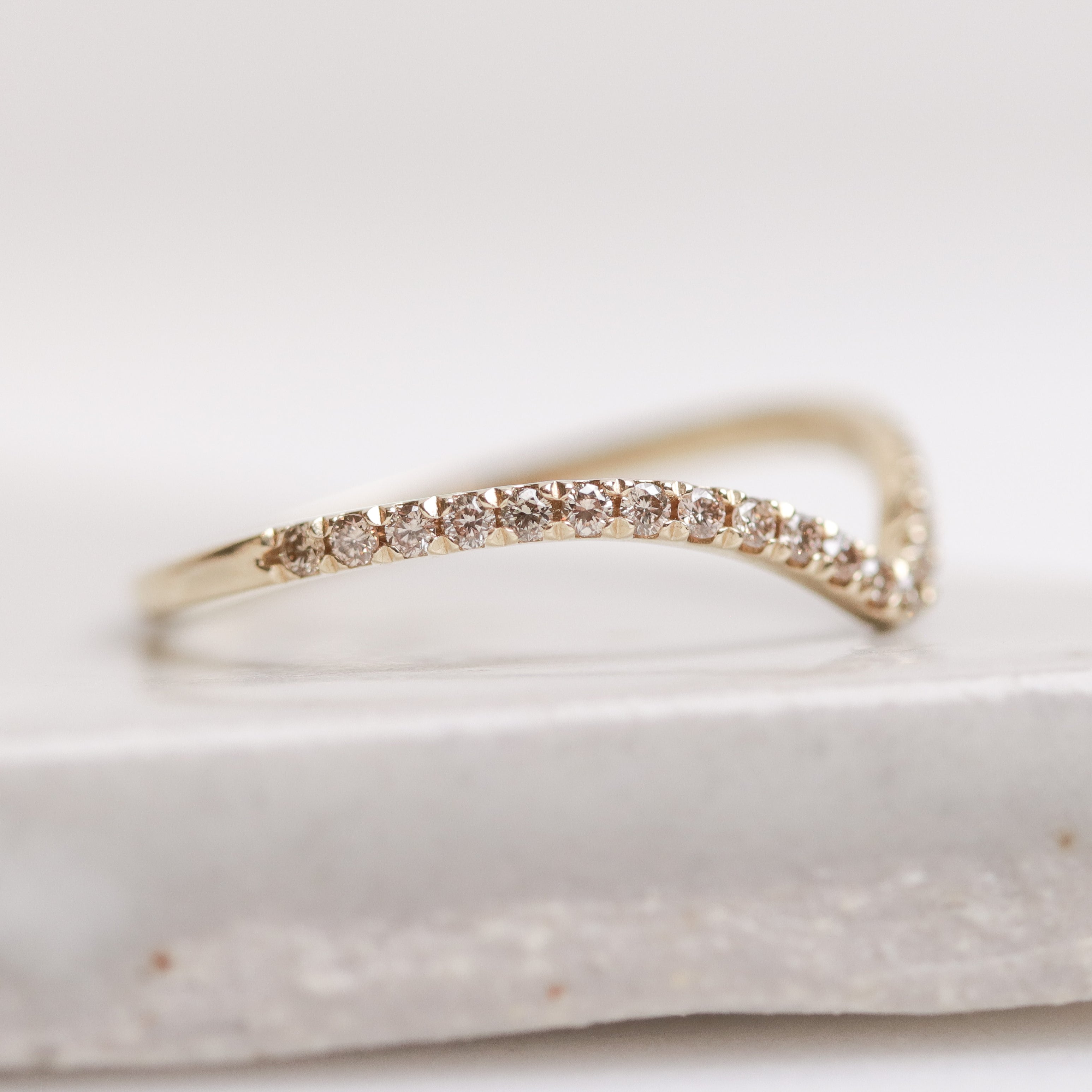 Diamond Slope Contour Ring – Manna
