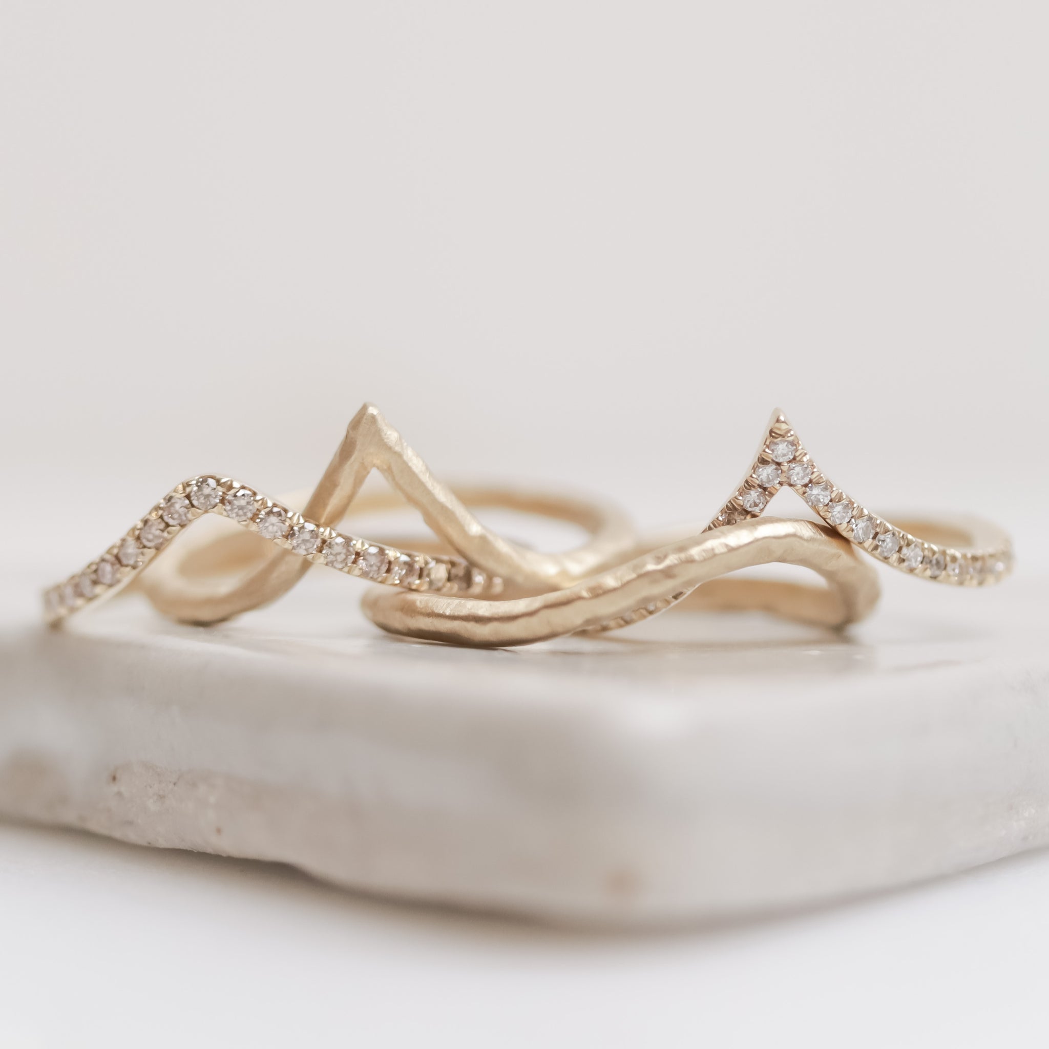 Diamond Slope Contour Ring – Manna