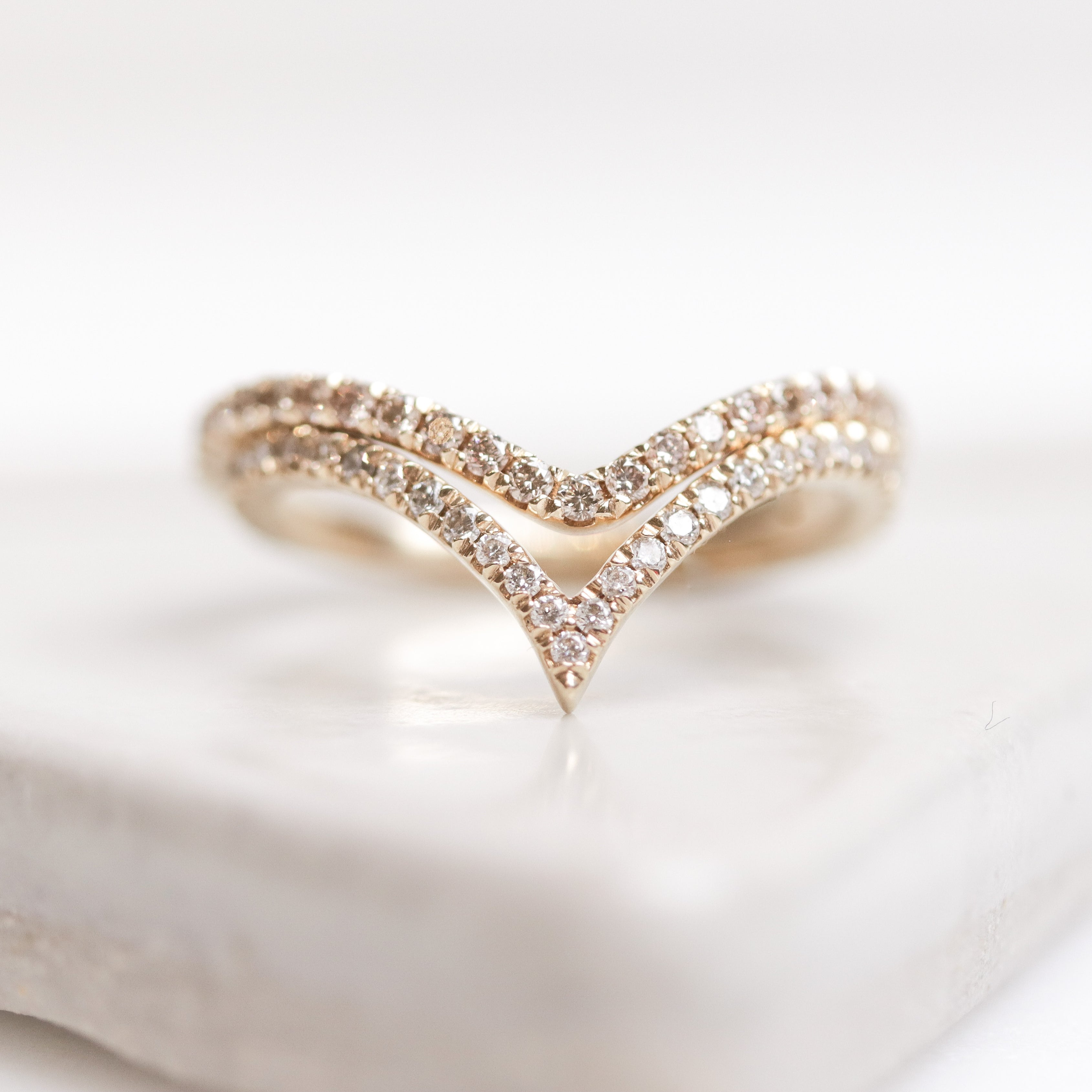 Diamond Slope Contour Ring – Manna