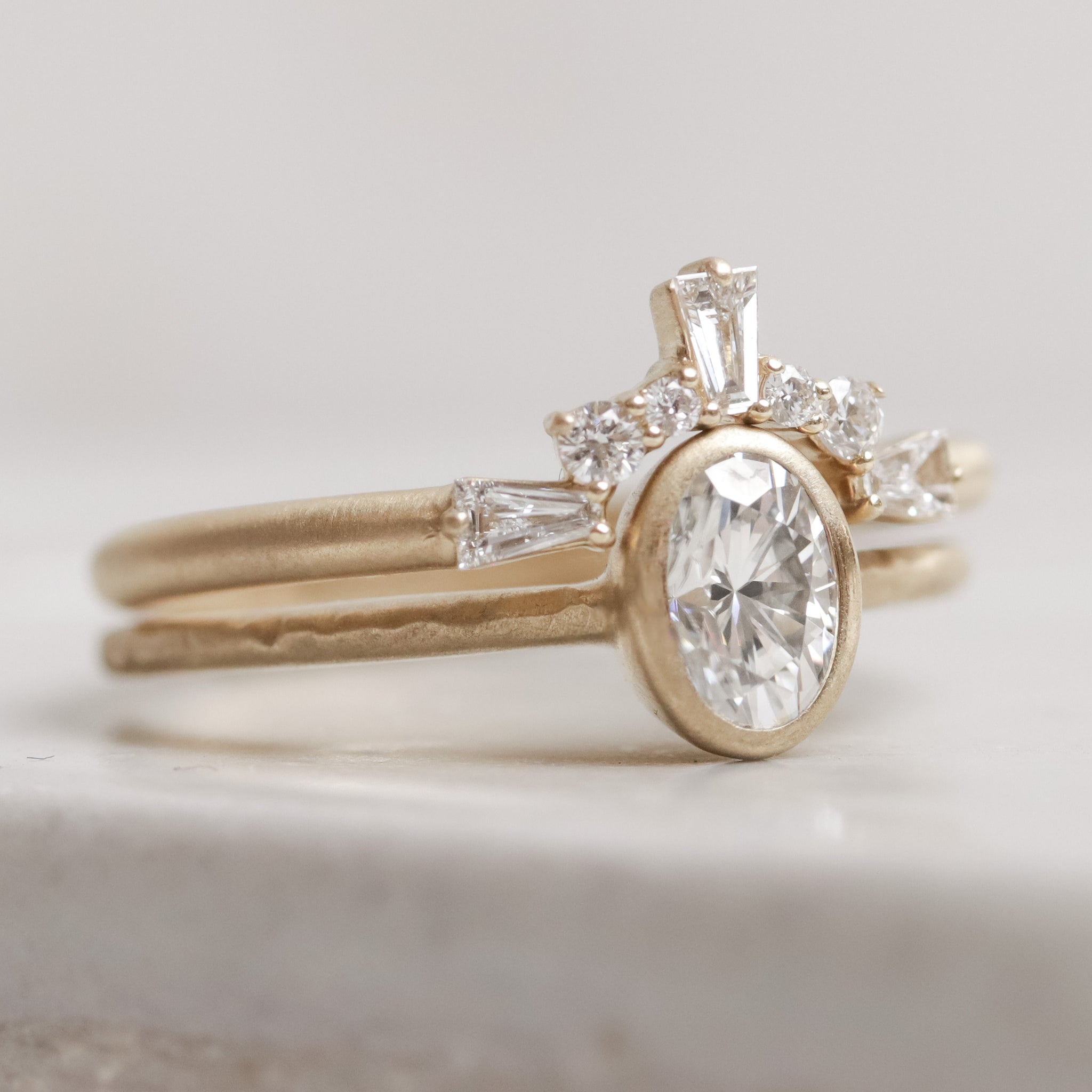 Diamond Pillar Contour Ring – Manna