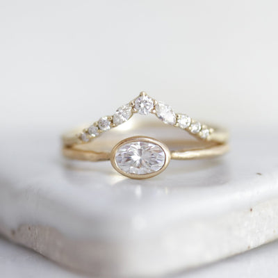 Diamond V Contour Ring – Manna